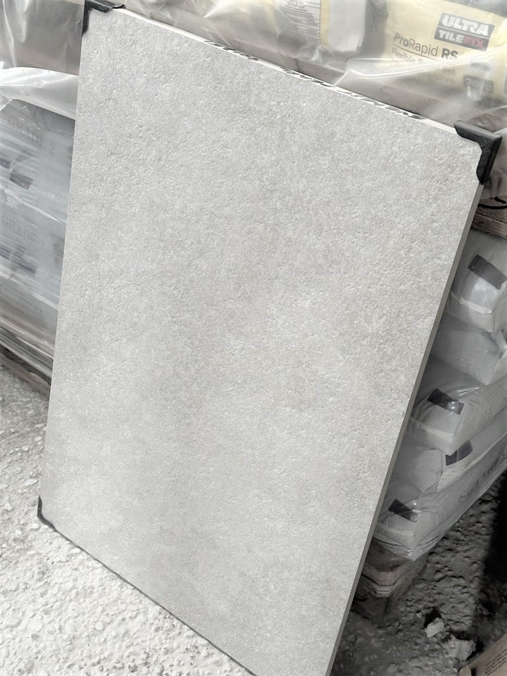 Everest Pearl - Grey Porcelain Paving Tiles - 900 x 600 x 20mm – Stone Saver