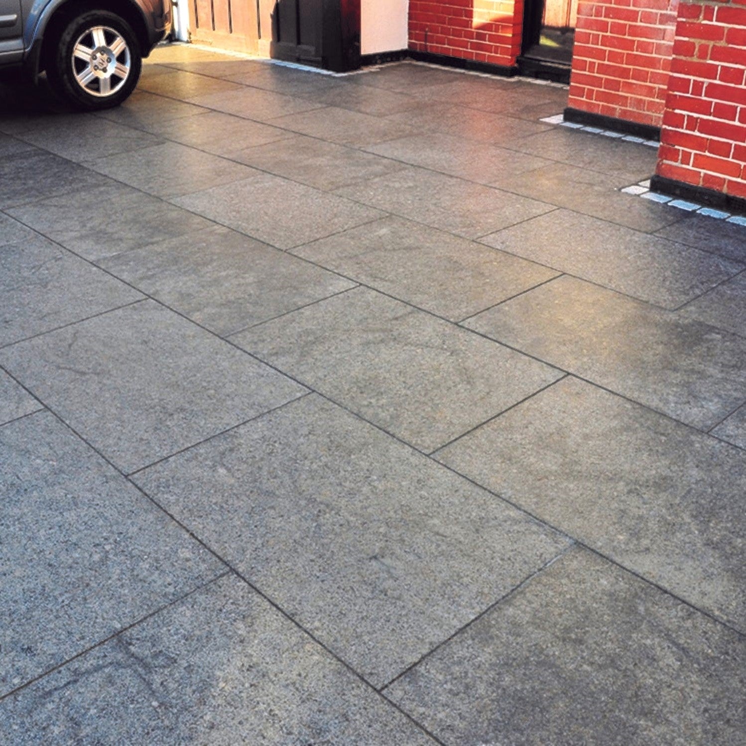 Ash Black Granite Paving - 600 x 295 x 20mm - Sawn & Brushed – Stone Saver